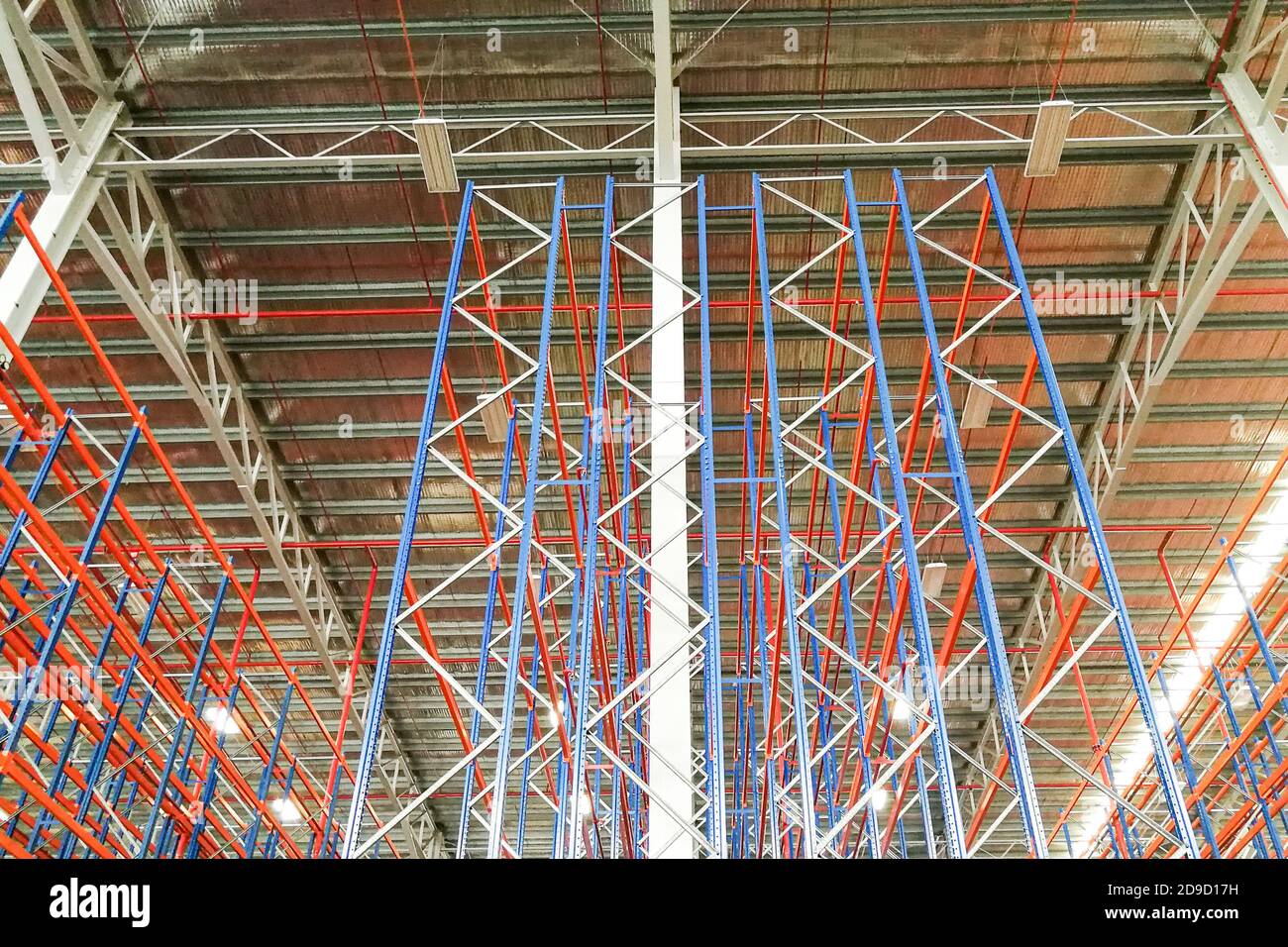 Empty racks hi-res stock photography and images - Alamy