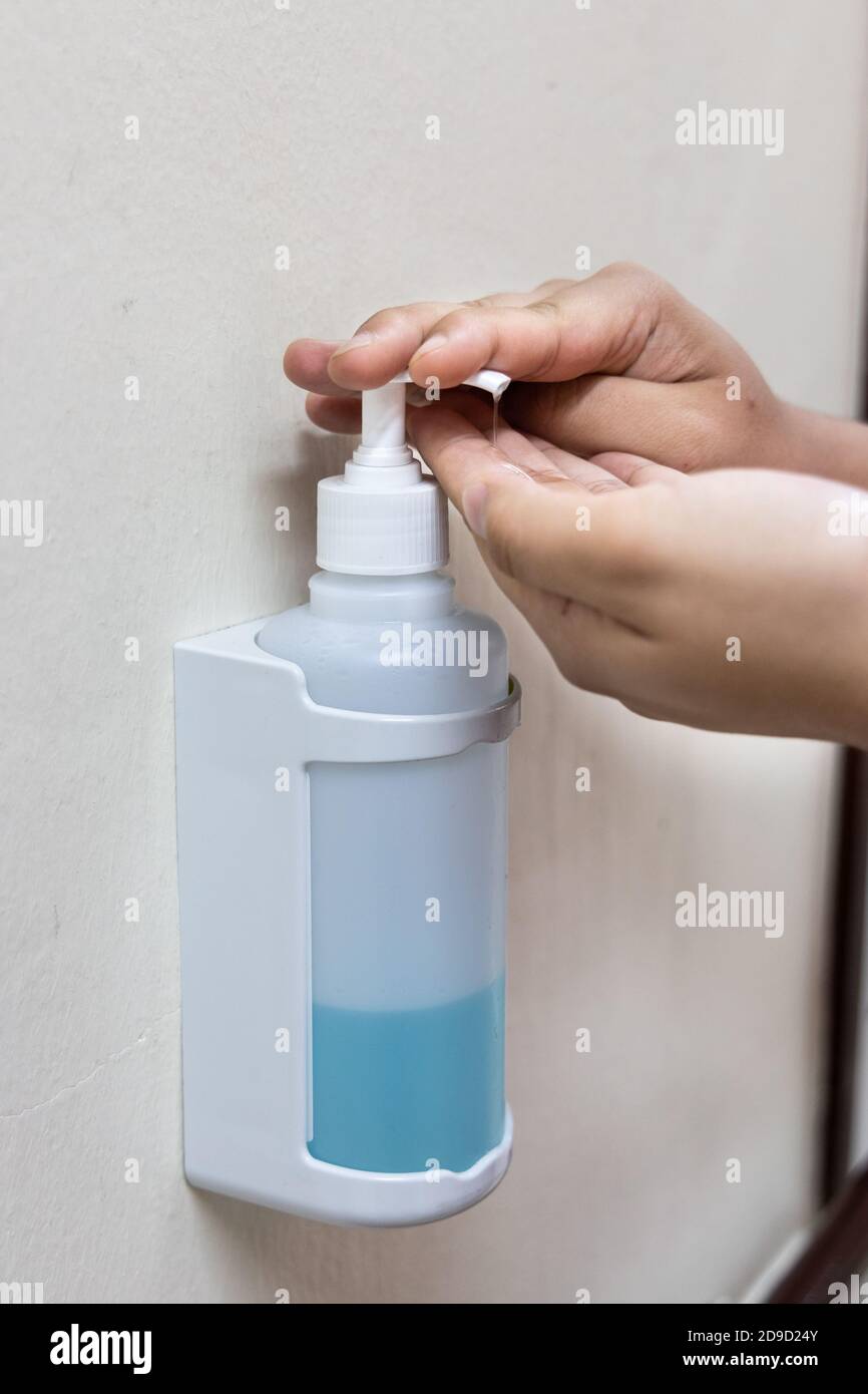 Hand sanitizer hospital hi-res stock photography and images - Alamy
