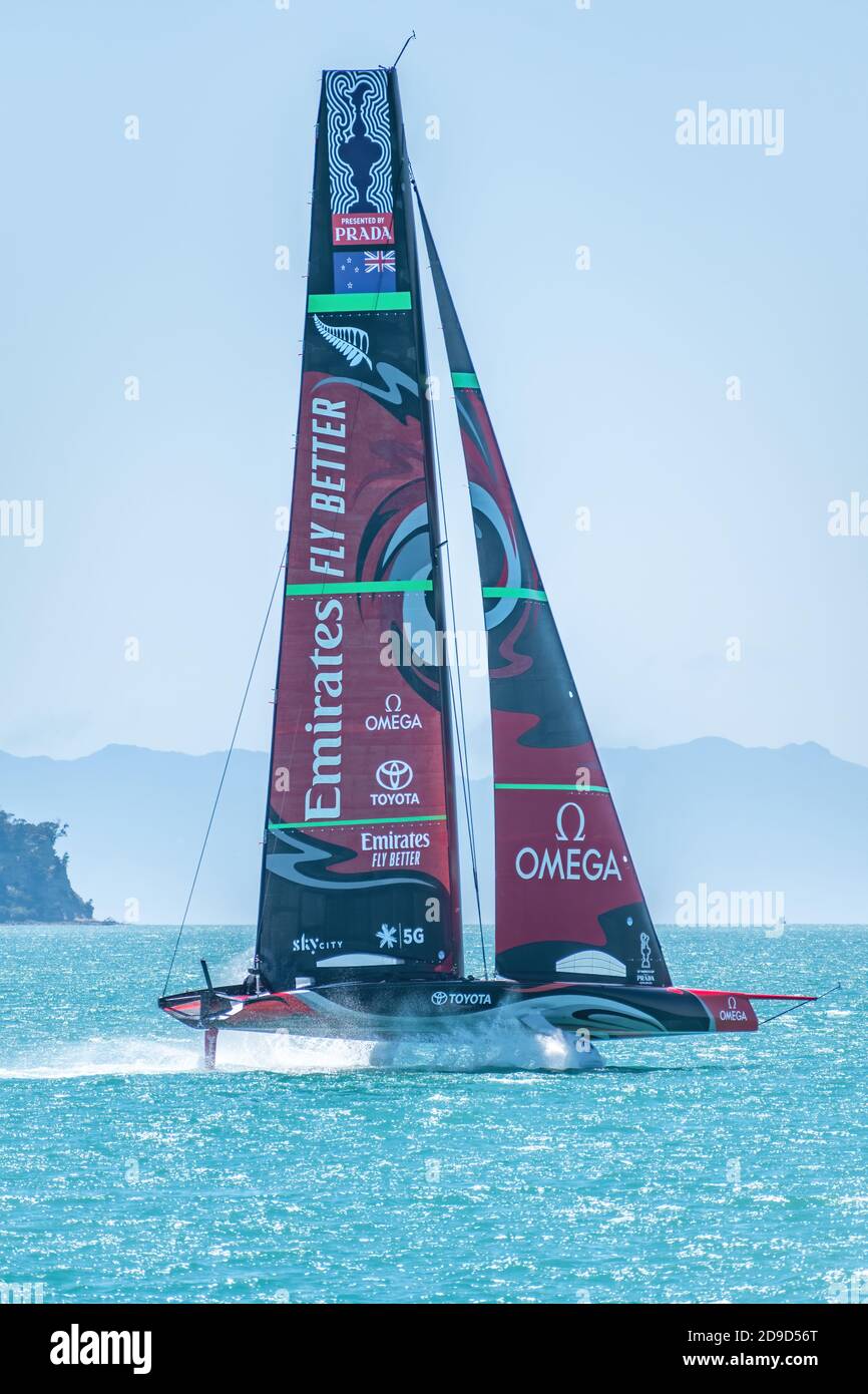 Emirates fly boat sea sail hi-res stock photography and images - Alamy