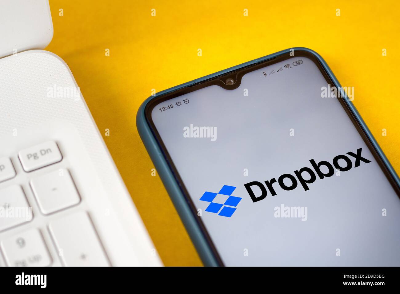 Dropbox logo hi-res stock photography and images - Alamy