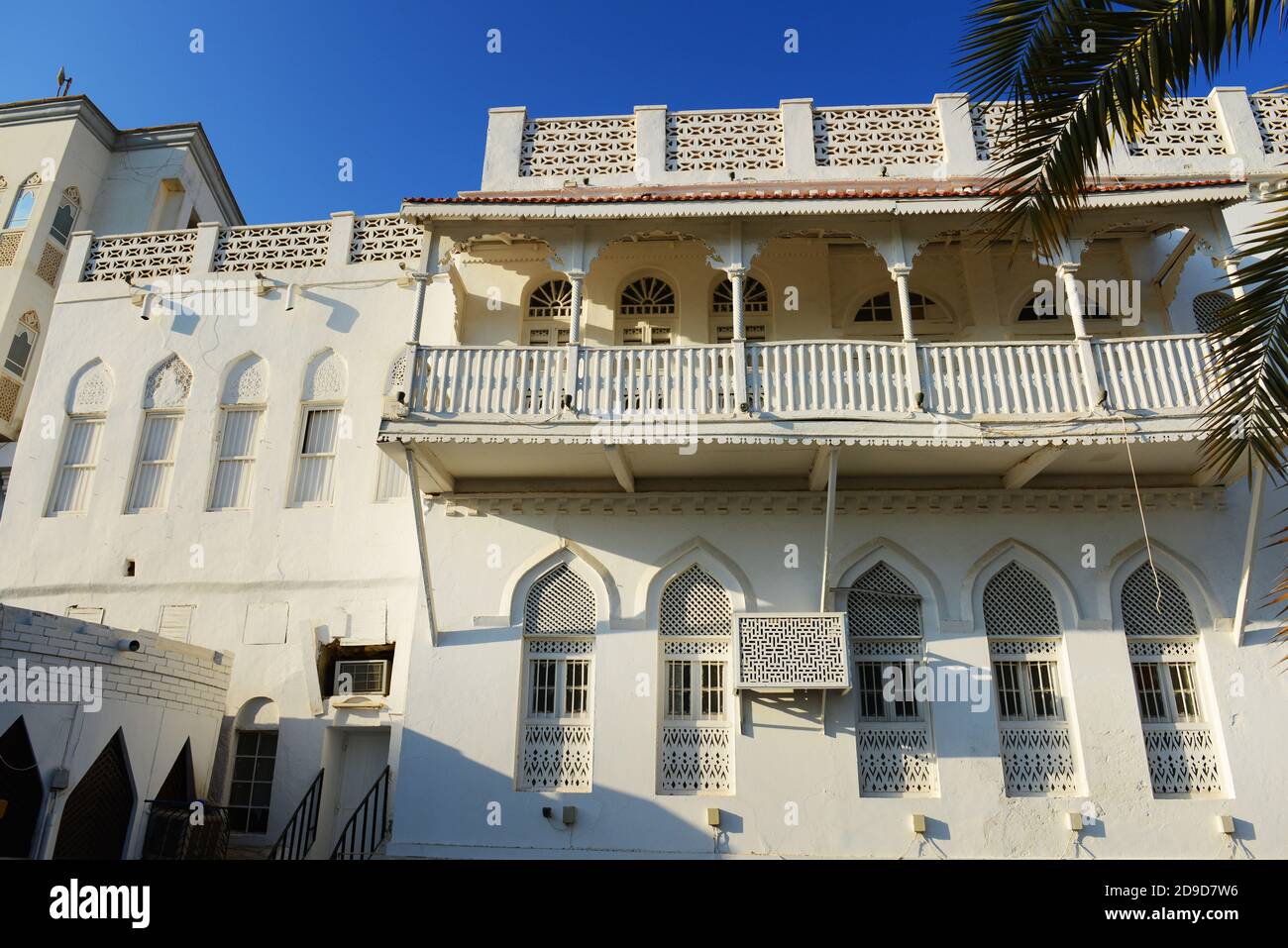 Traditional Omani buildings along the Mutrah corniche in Oman Stock ...