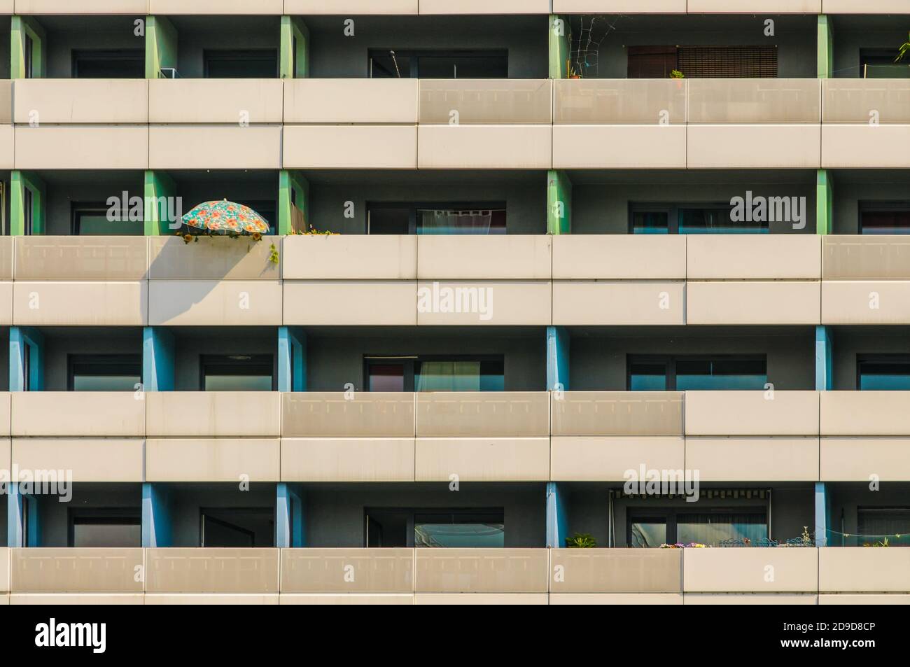 Fassade vertikal hi-res stock photography and images - Alamy