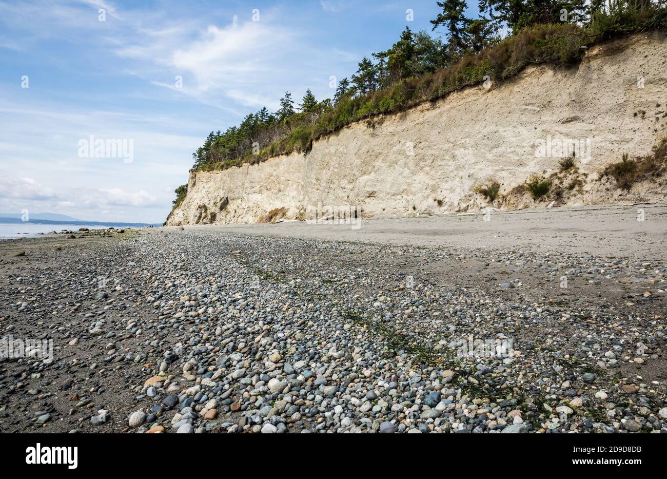 The beach and bluffs at Mutiny Bay, Whidbey Island, Washington, USA ...