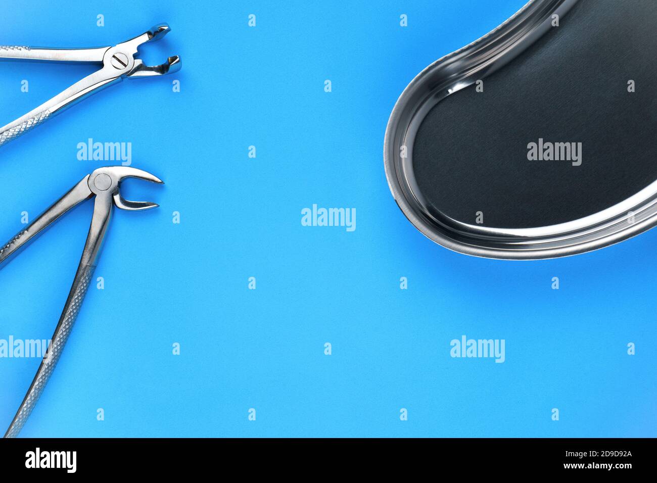 Photo of kidney-shaped bowl with dental tools Stock Photo - Alamy