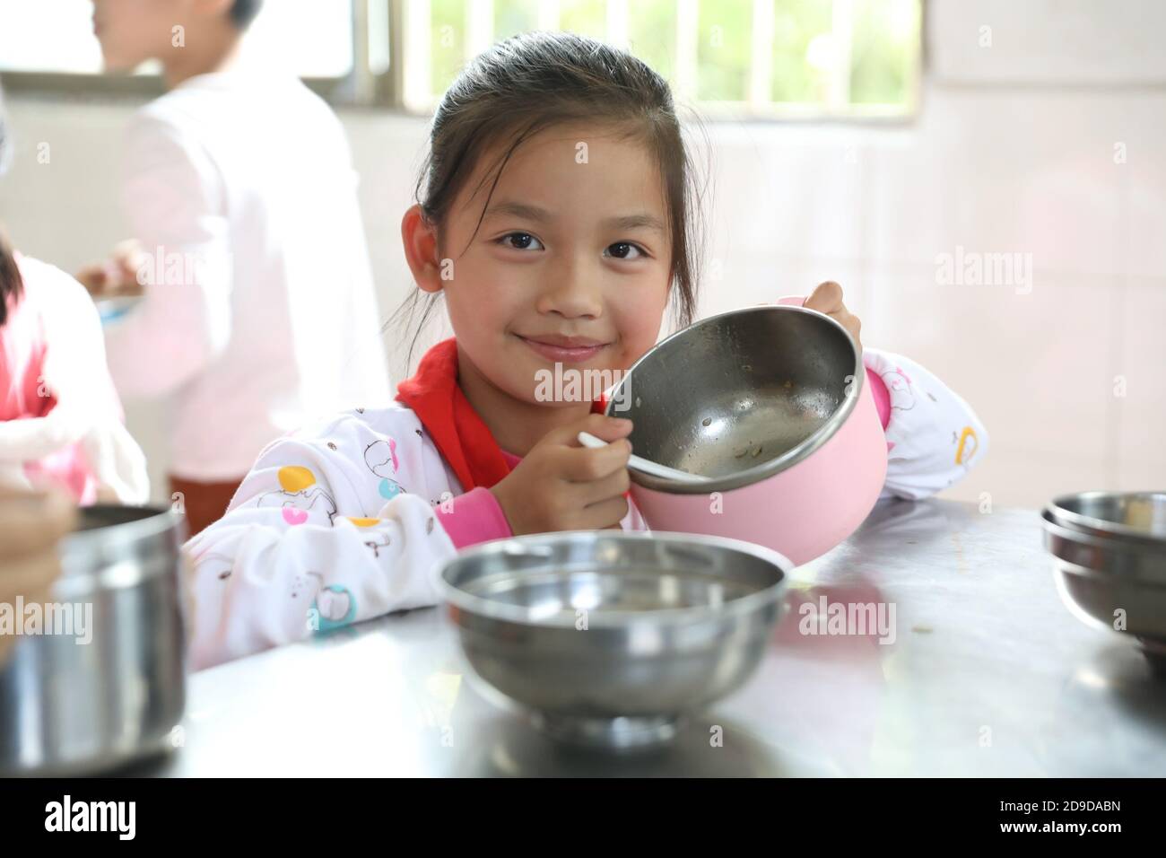 Empty bowls hi-res stock photography and images - Alamy