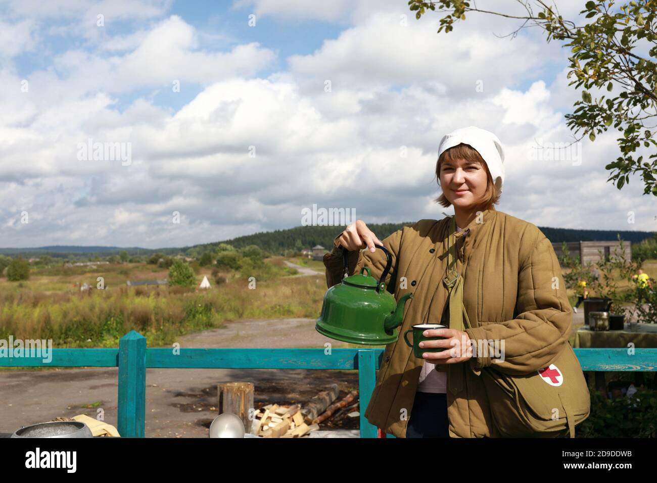 Ww2 woman tea hi-res stock photography and images - Alamy