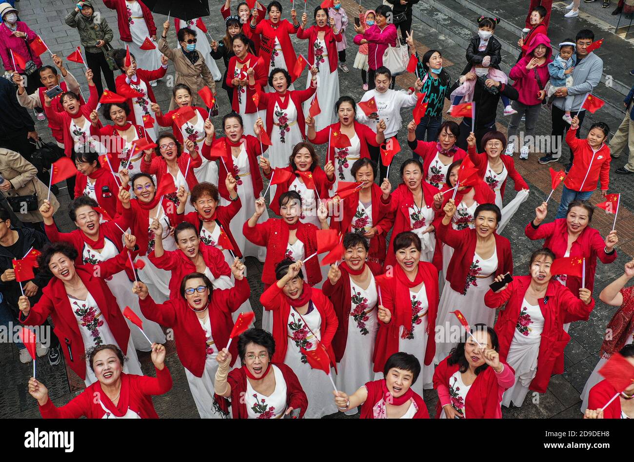 Thousands of citizens attend a flash mob to celebrate the National Day ...