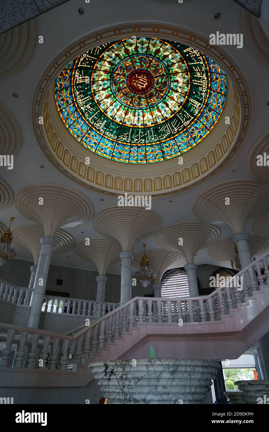 Brunei jamie dome inside a mosque Stock Photo - Alamy