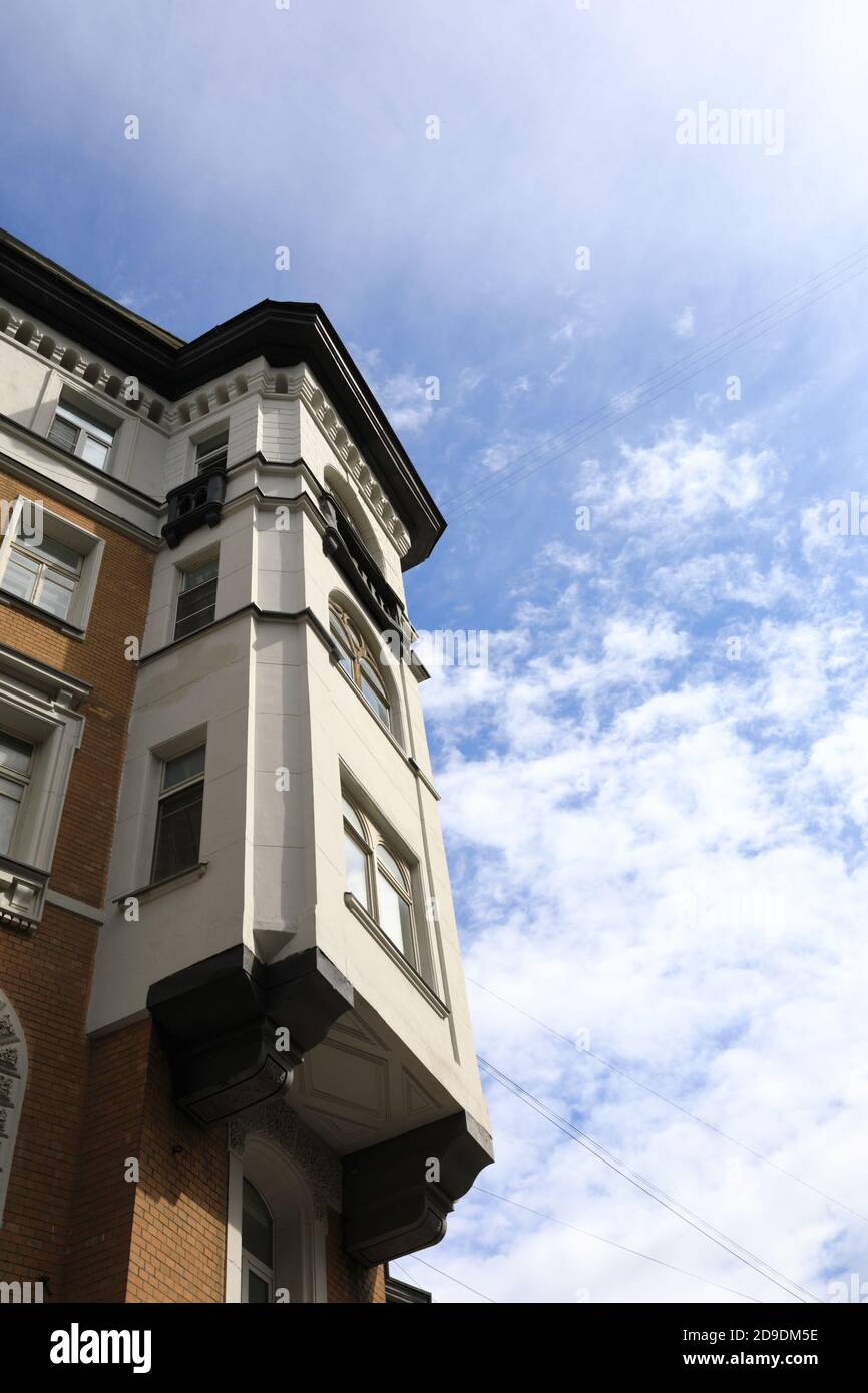 Corner of old apartment building in Moscow Stock Photo - Alamy