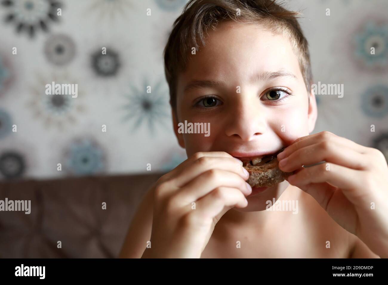 Child eating bread with chocolate butter at home Stock Photo - Alamy