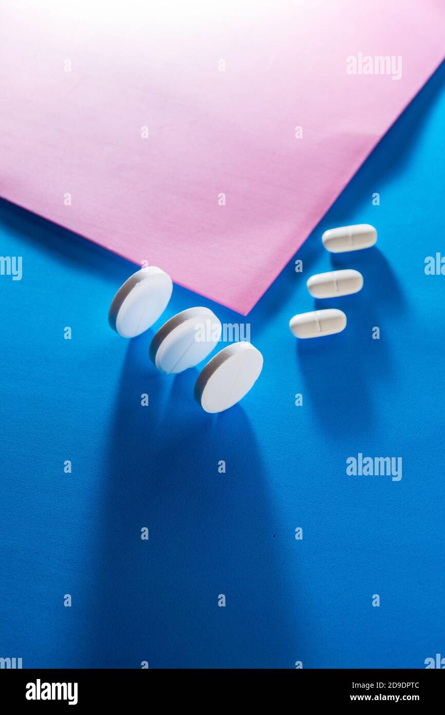 Several types of pills, such as antibiotics, anti-inflammatories. All ...