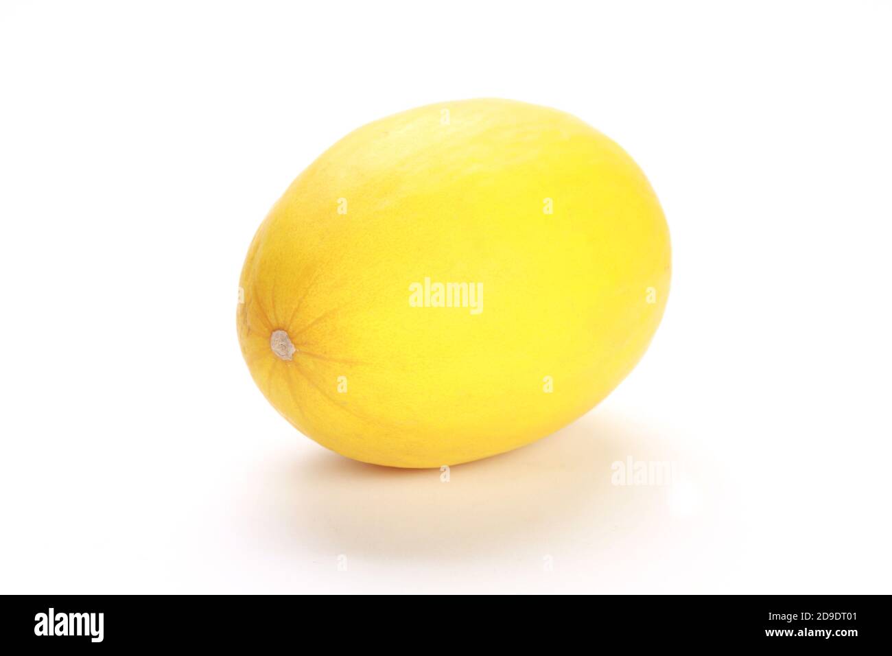 Single whole lemon isolated on a white background Stock Photo - Alamy