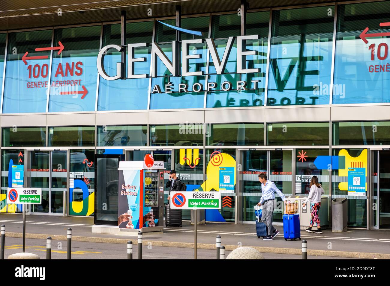 Passengers waiting or walking in front of the entrance of the ...