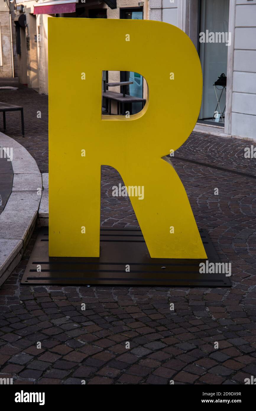 Letter r logo hi-res stock photography and images - Alamy