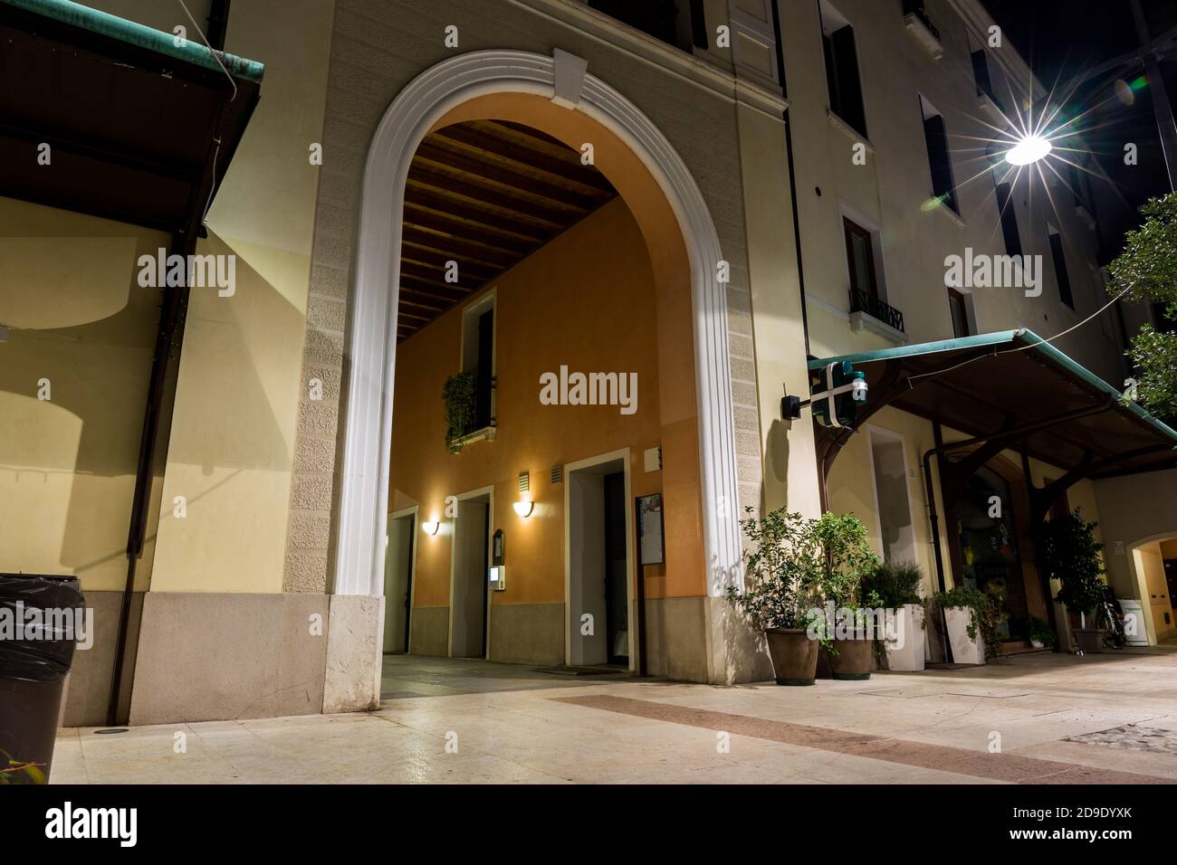 Entrance to a square hi-res stock photography and images - Alamy