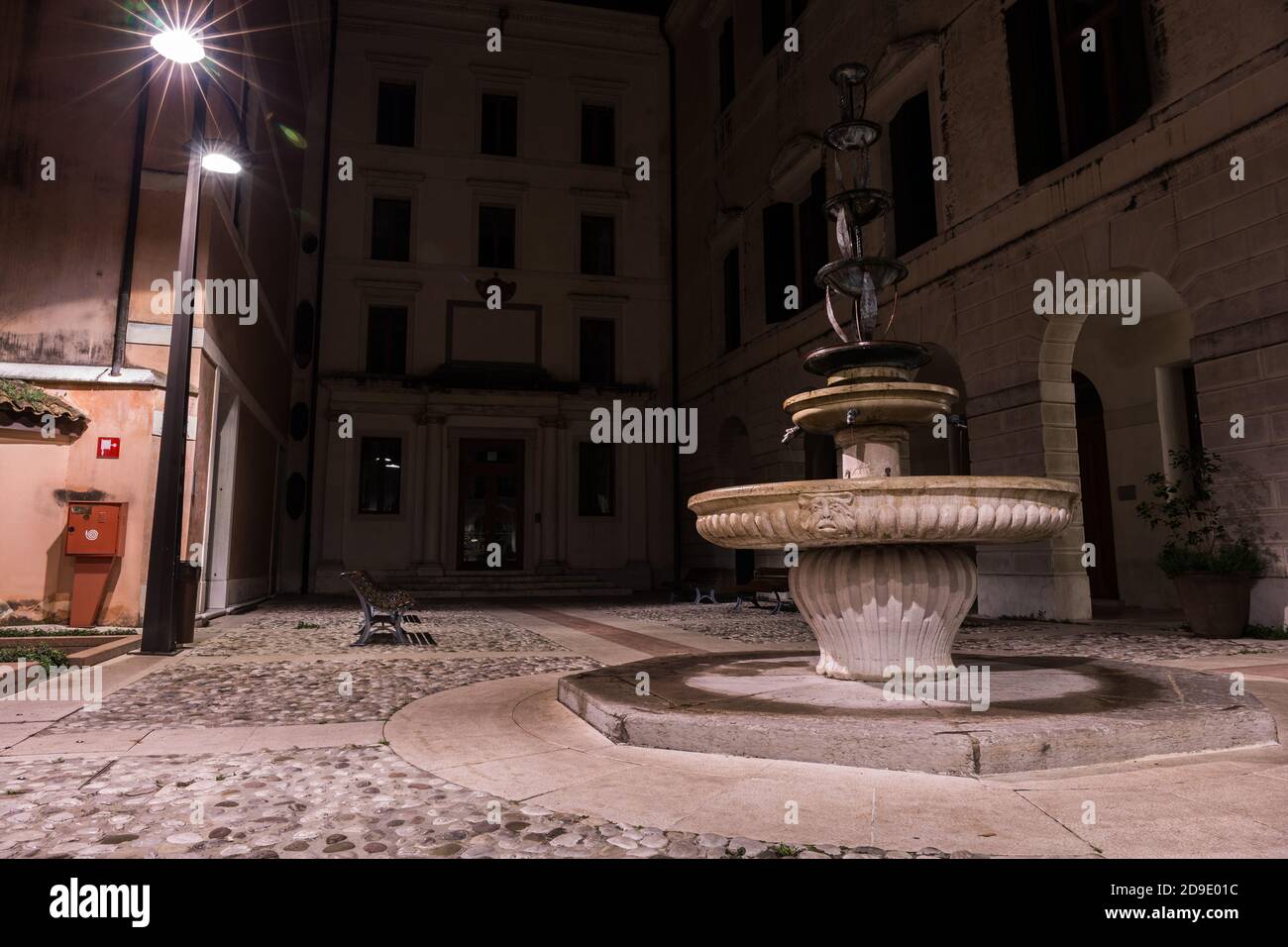 Treviso fountain hi-res stock photography and images - Alamy
