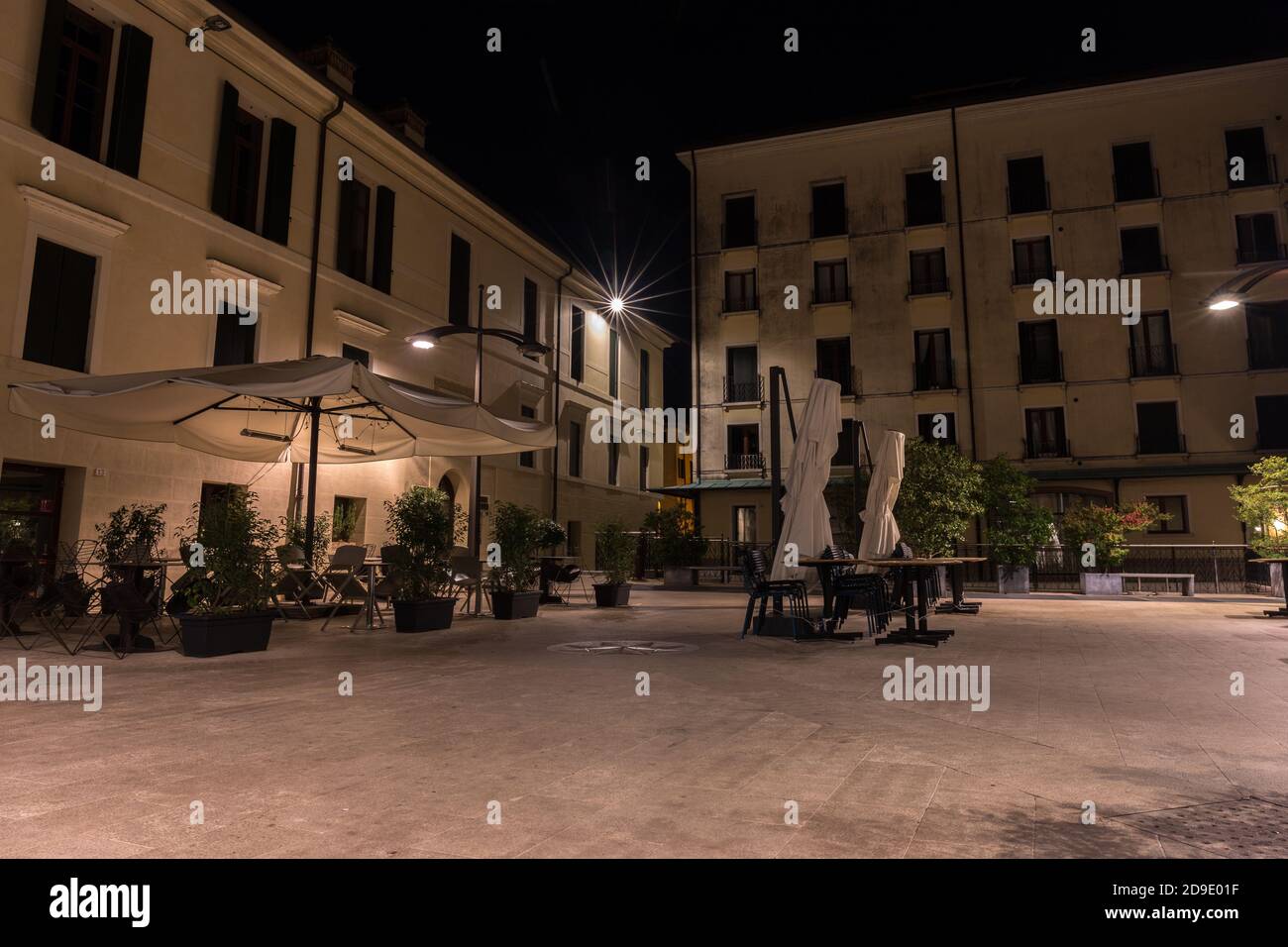 Empty village square hi-res stock photography and images - Alamy