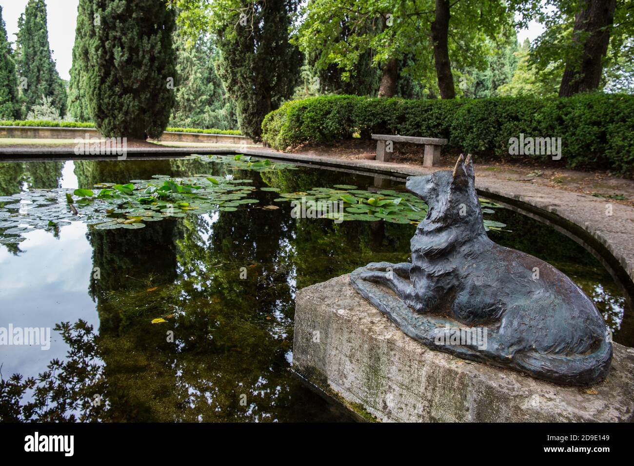 Stone Statue In A Pond High Resolution Stock Photography and Images - Alamy