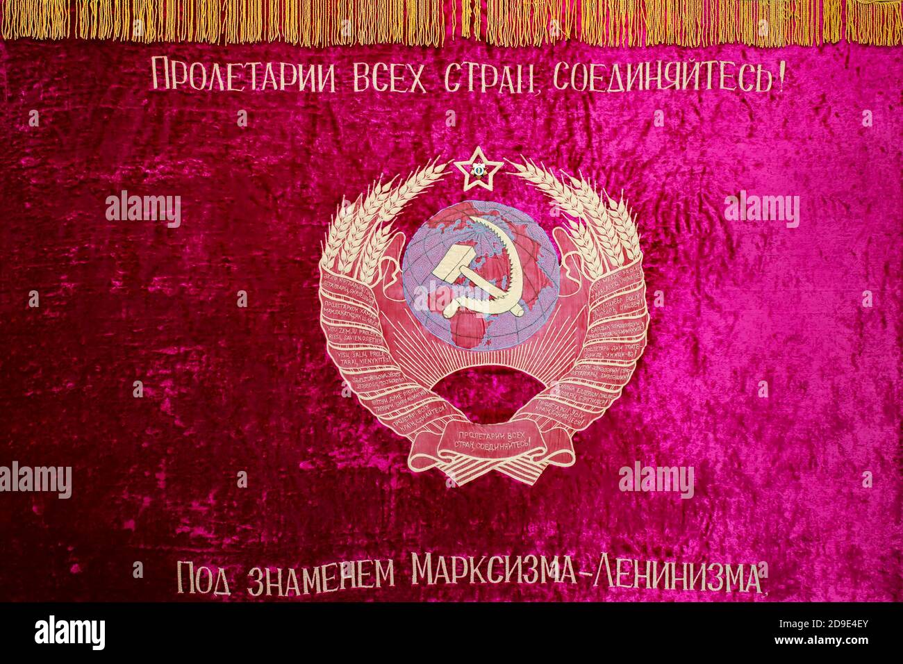 Soviet union flag sickle coat of arms hi-res stock photography and ...