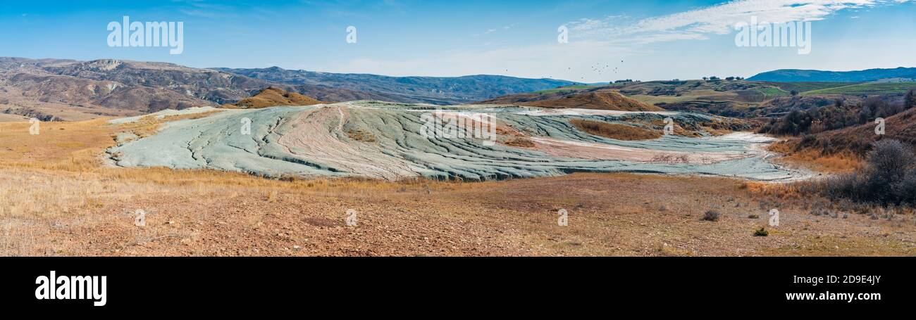Large volcanoes hi-res stock photography and images - Alamy