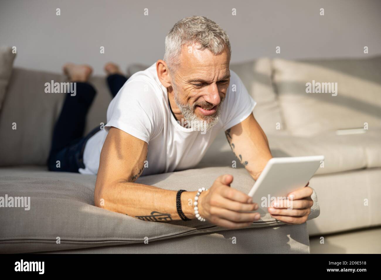 Man resting hands on stomach hi-res stock photography and images - Alamy
