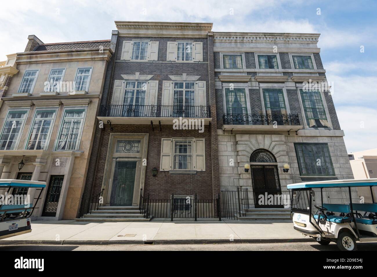 Warner bros studios in hi-res stock photography and images - Alamy