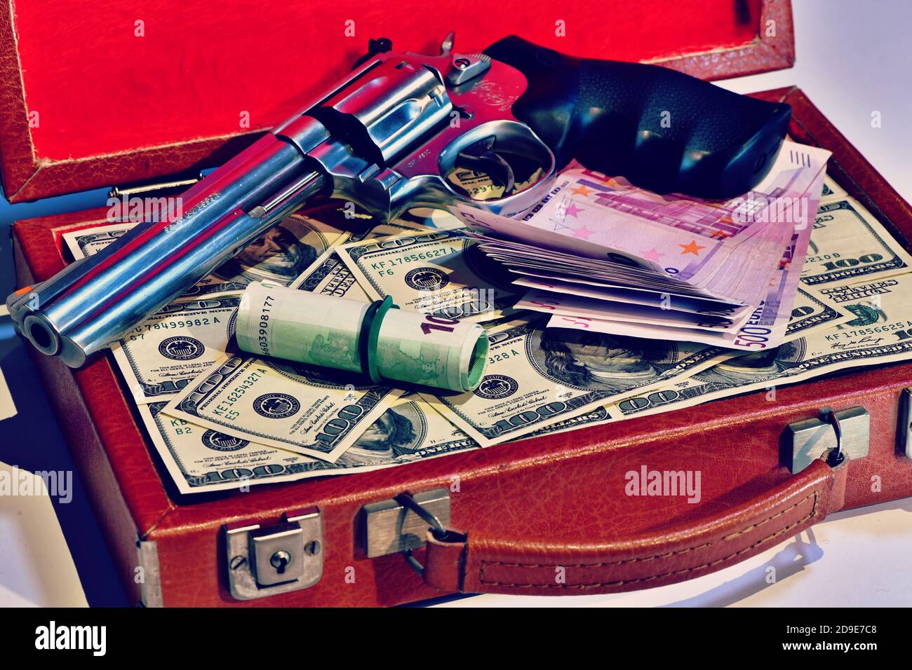 Robbery concept suitcase full of stolen dollars Revolver Smith e Wesson ...