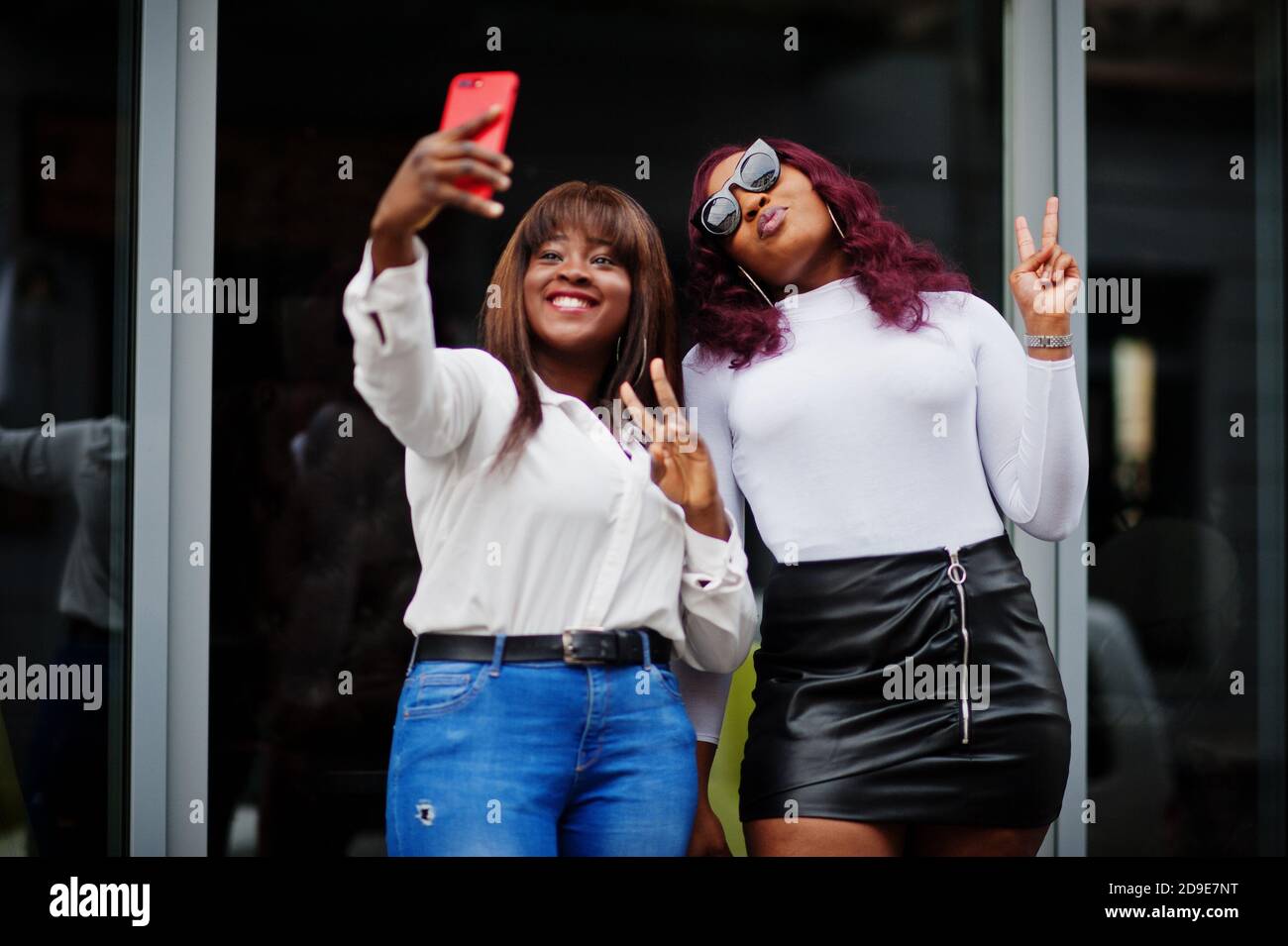 Two afro american models hi-res stock photography and images - Alamy