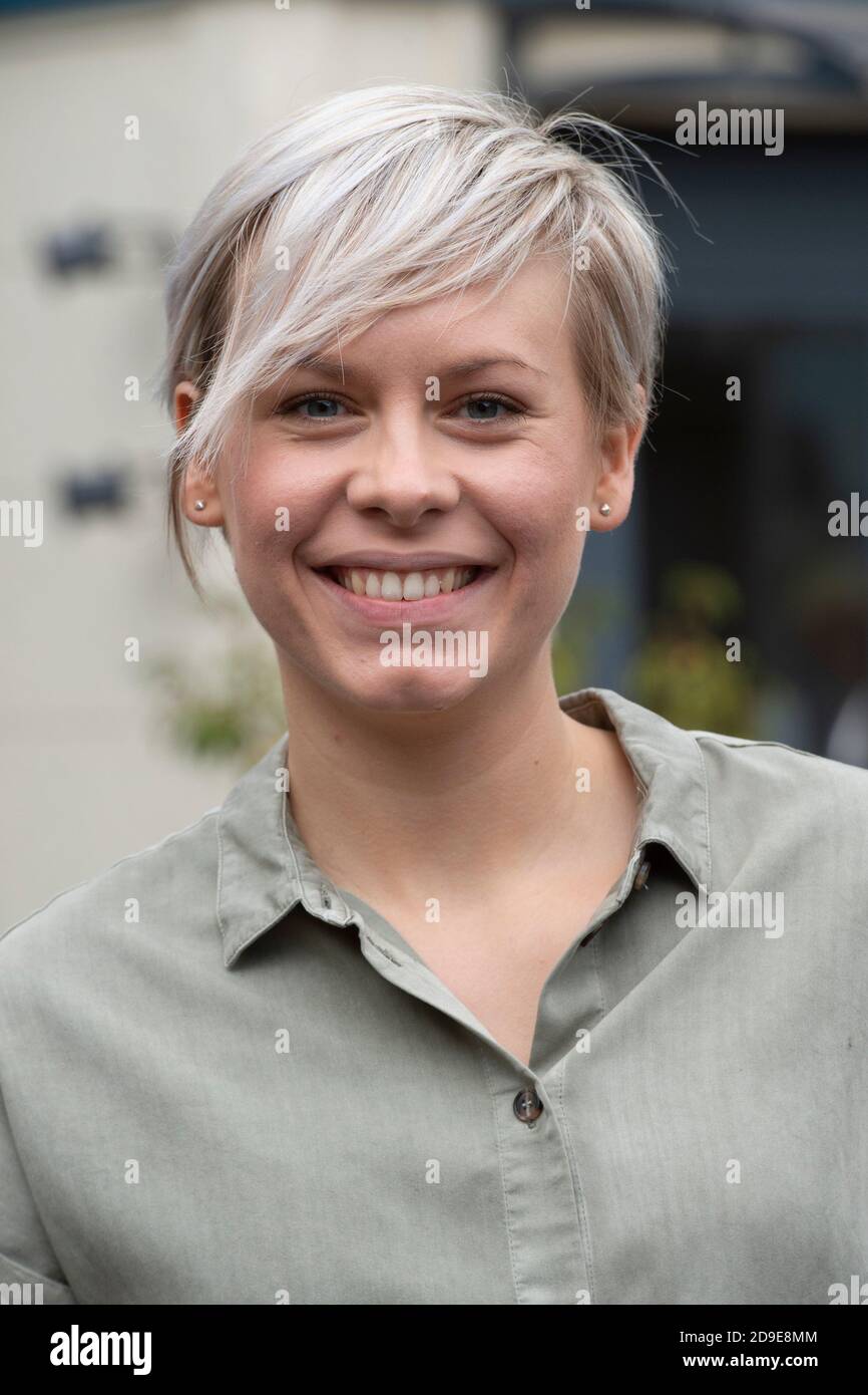 Cologne, Deutschland. 02nd Nov, 2020. Actress Jasmin MINZ plays the ...