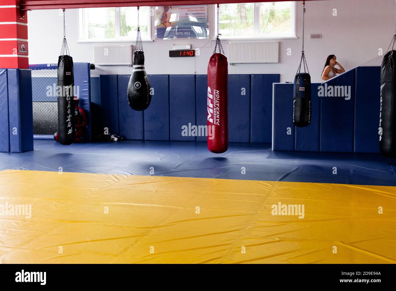 Barefoot boxing hi-res stock photography and images - Alamy