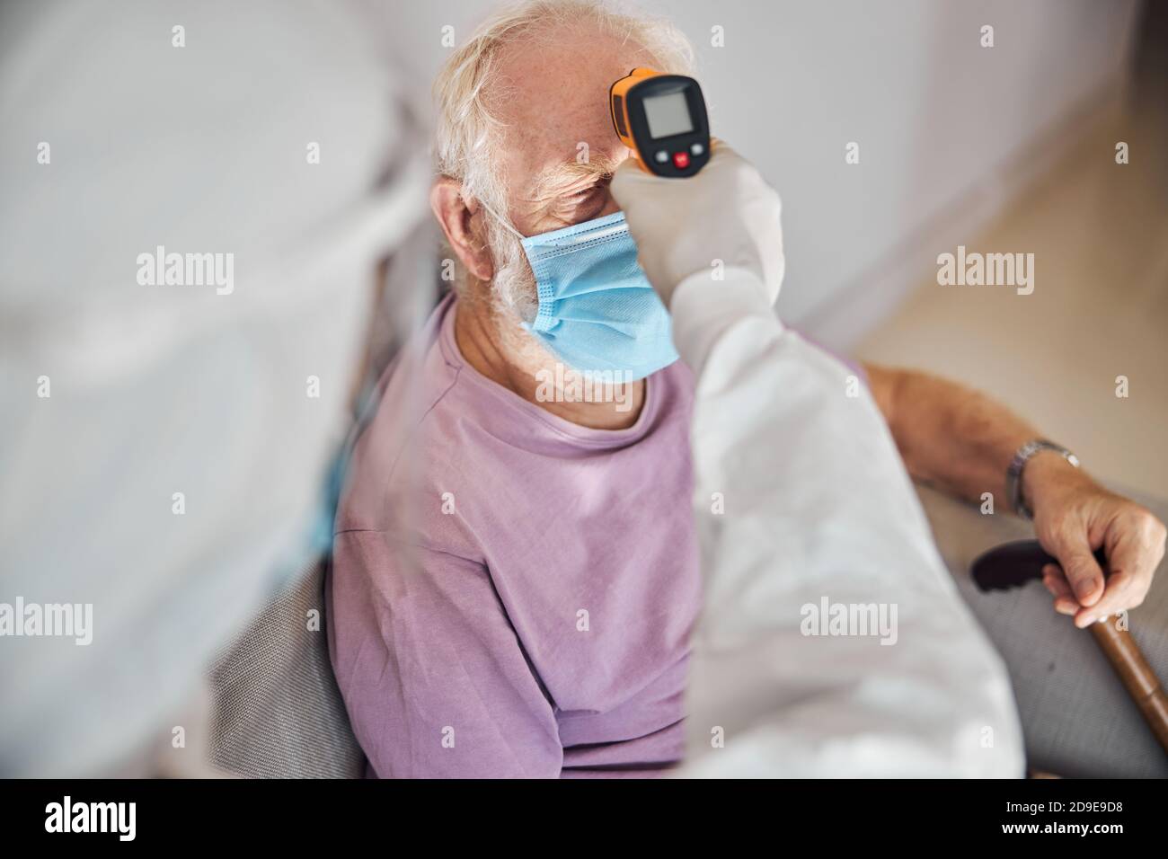 Doctor using infrared forehead hi-res stock photography and images - Alamy