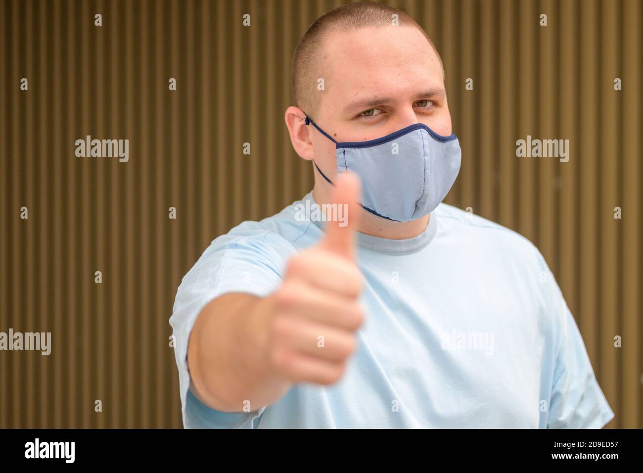 Thumbs up reusable hi-res stock photography and images - Alamy