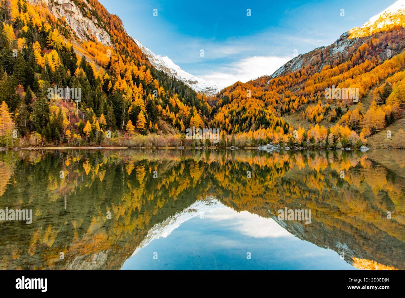 Autumn colours and reflections in a mountain lake Stock Photo - Alamy
