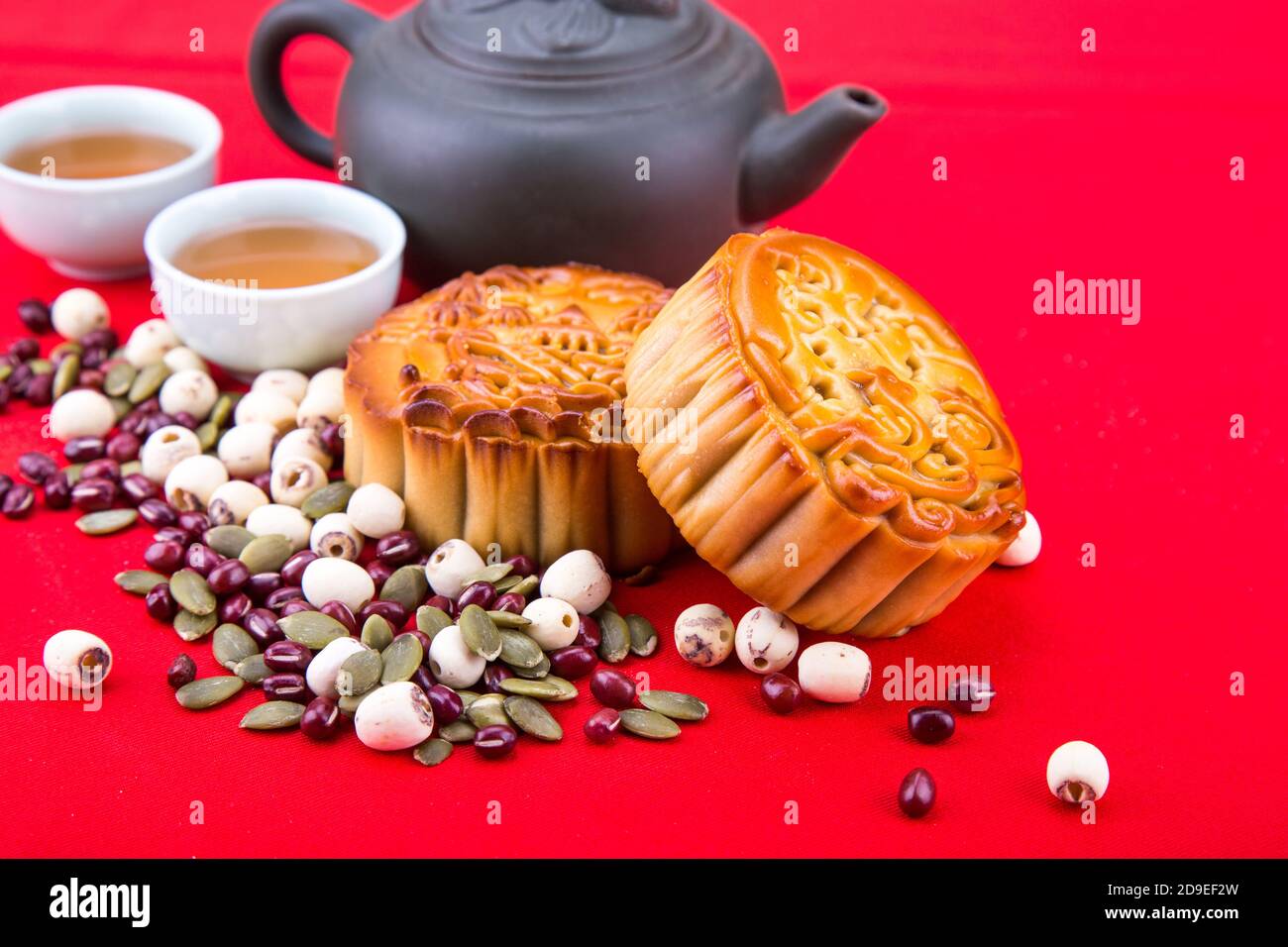Mid-Autumn festival Chinese mooncake with ingredients and tea Stock ...