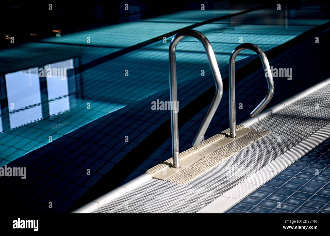 Berlin, Germany. 05th Nov, 2020. Empty pool with a ladder in the ...