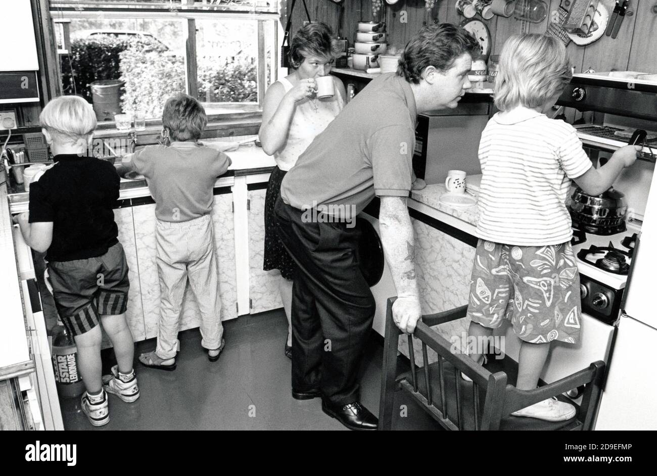 1990s kitchen uk hi-res stock photography and images - Alamy