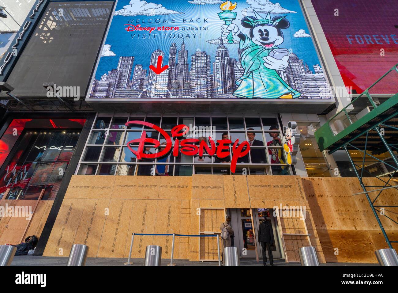 Donald trump billboard times square hi-res stock photography and images ...