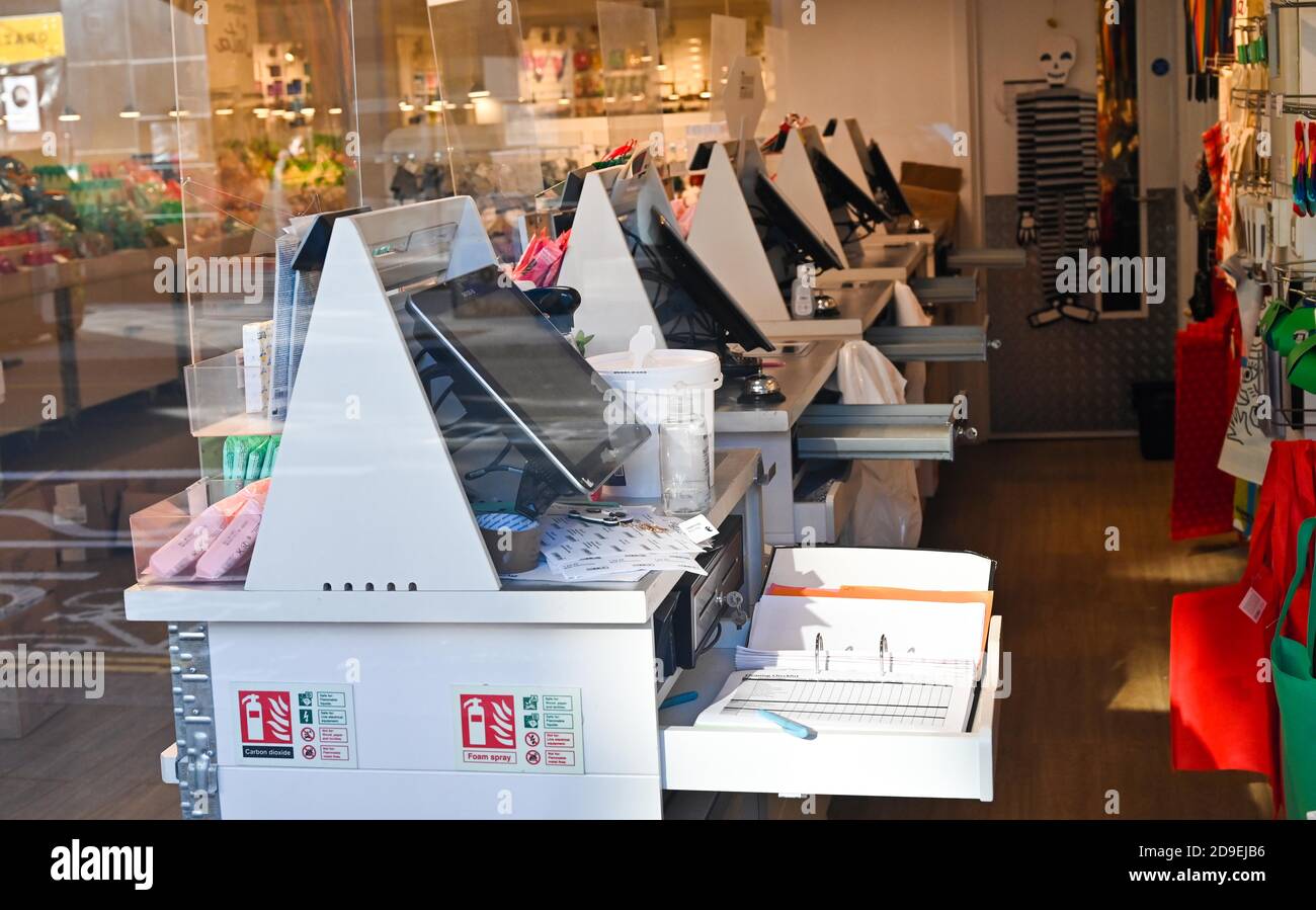 Shop till england hi-res stock photography and images - Alamy