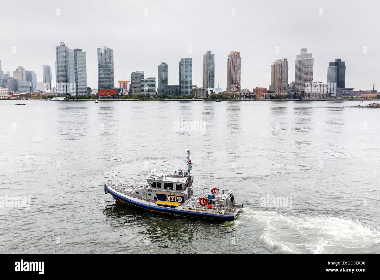 Nypd patrol boat hi-res stock photography and images - Alamy