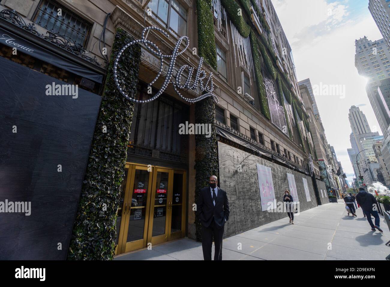 New york fifth avenue store fronts hi-res stock photography and images ...