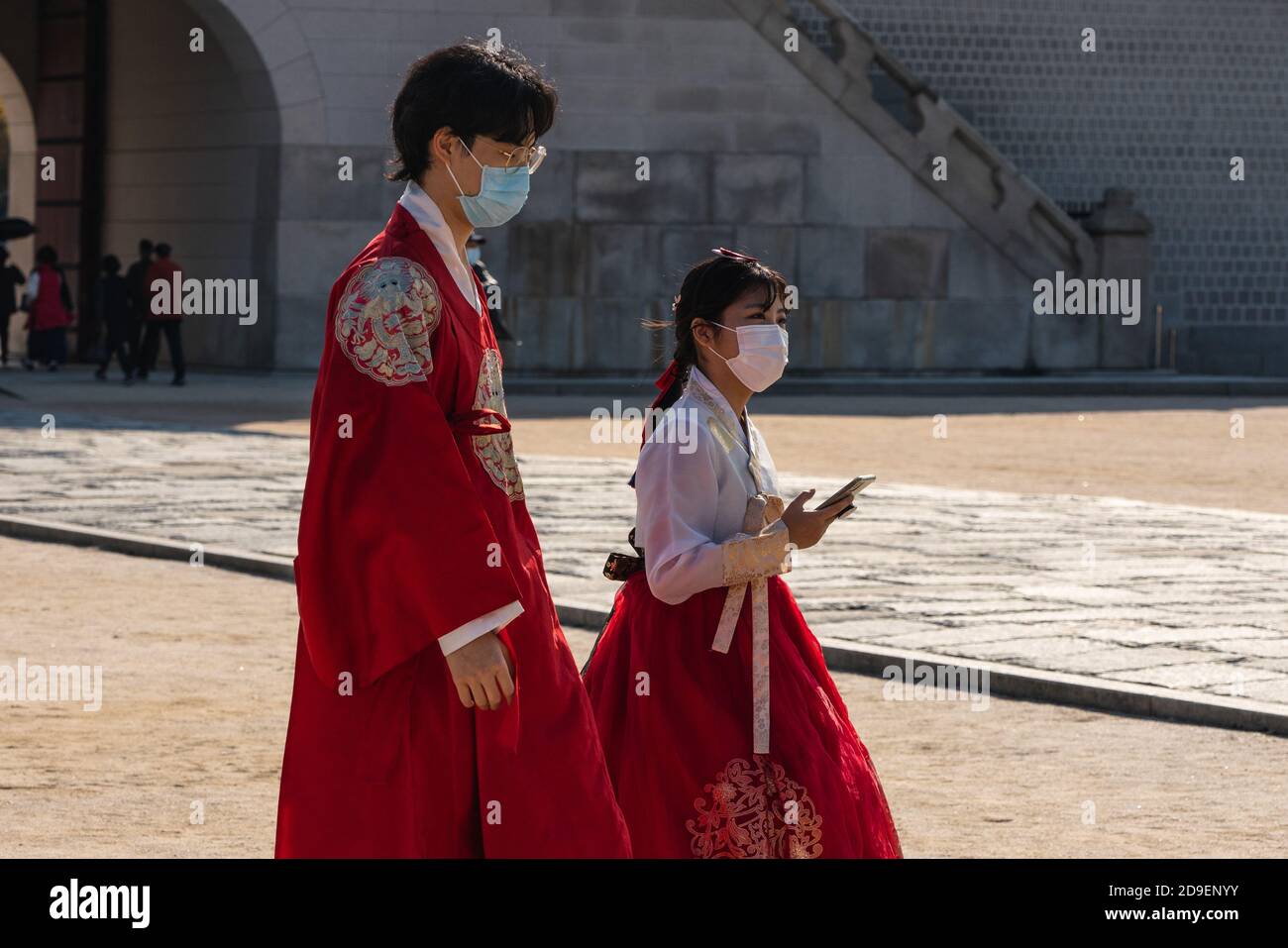 Seoul, South Korea. 05th Nov, 2020. A couple wearing Korean traditional ...