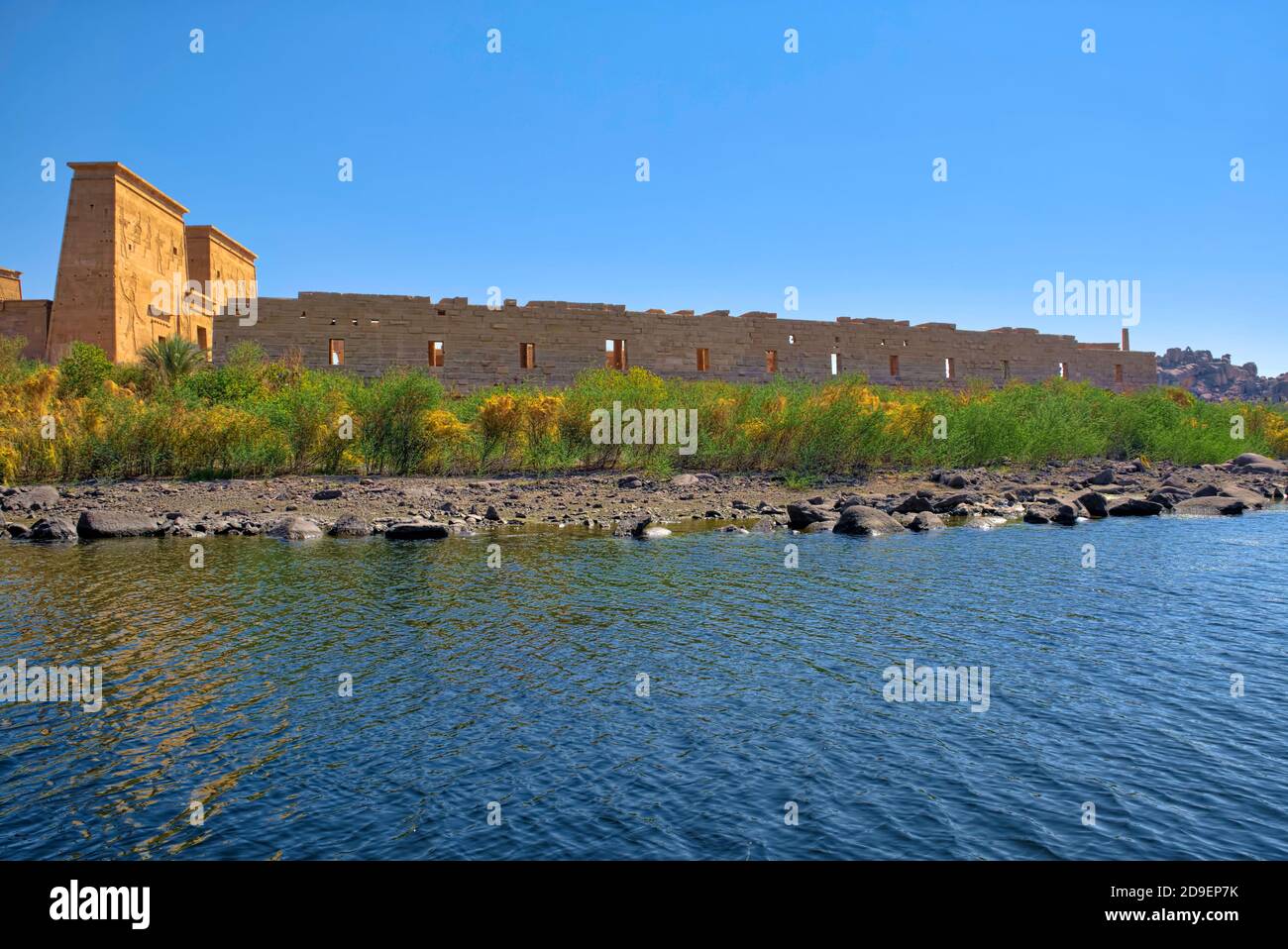 Ancient temples on the river nile hi-res stock photography and images ...