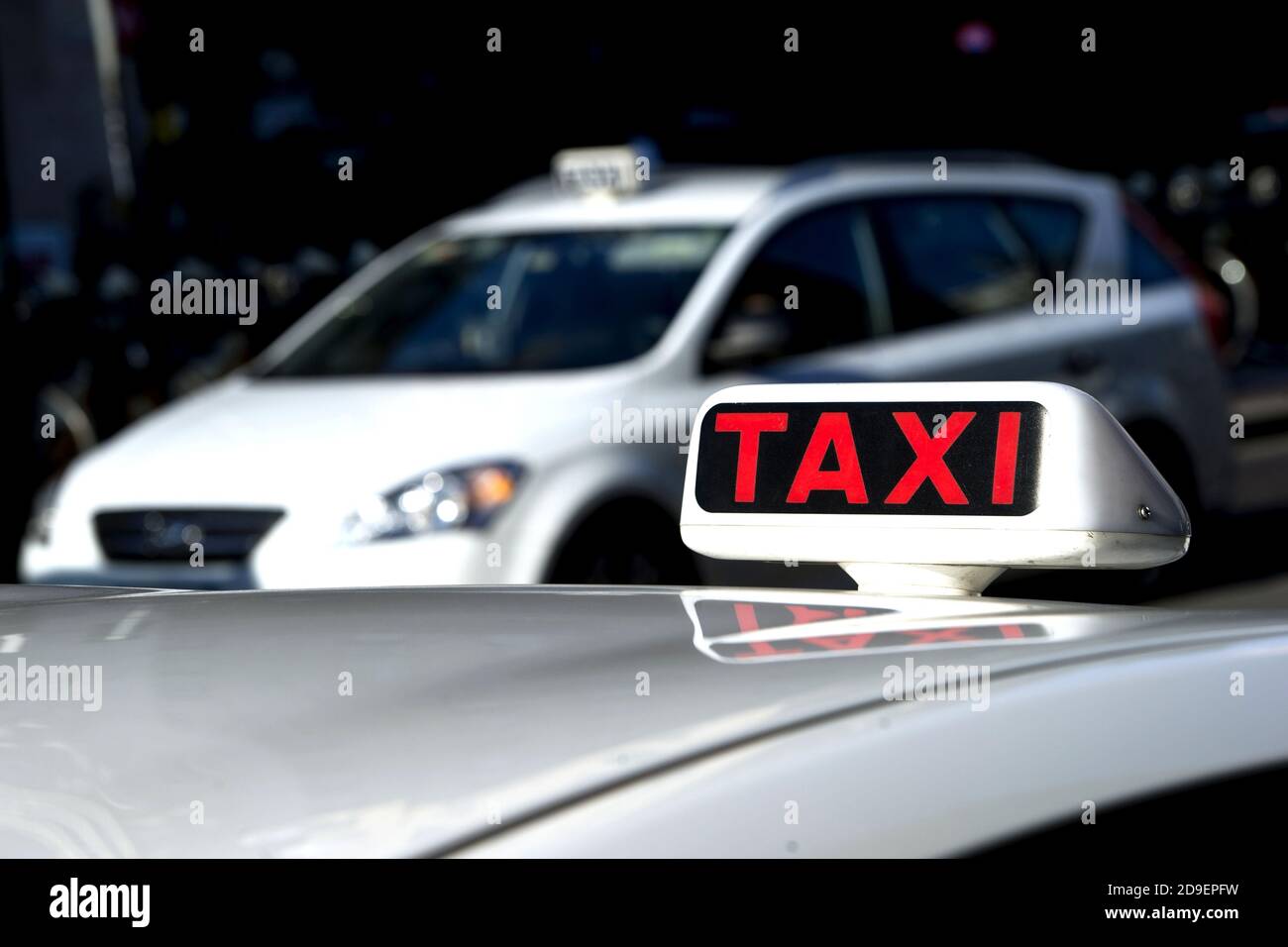 Horizontal taxi hi-res stock photography and images - Alamy