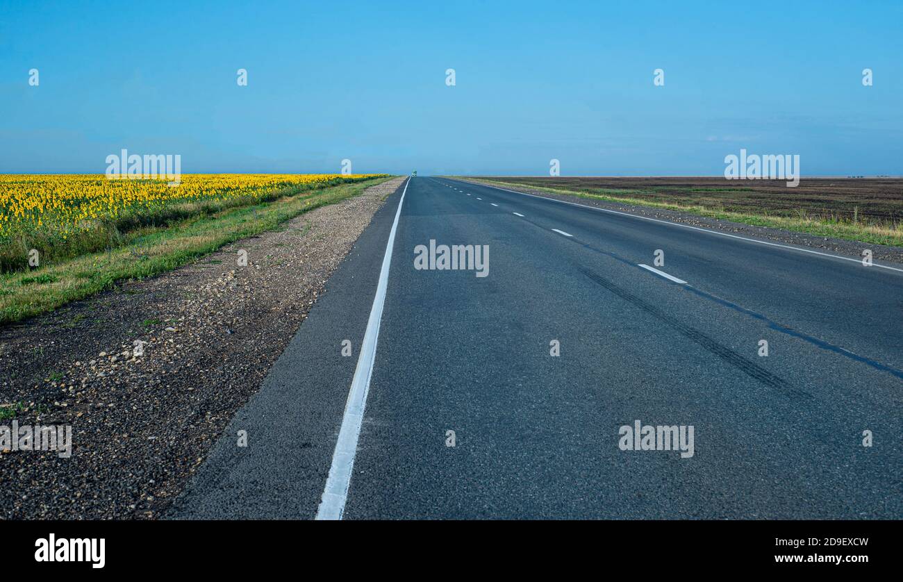 Skyline autobahn hi-res stock photography and images - Alamy