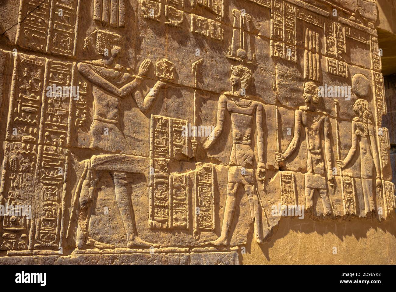 Ancient egyptian ceiling stars hi-res stock photography and images - Alamy