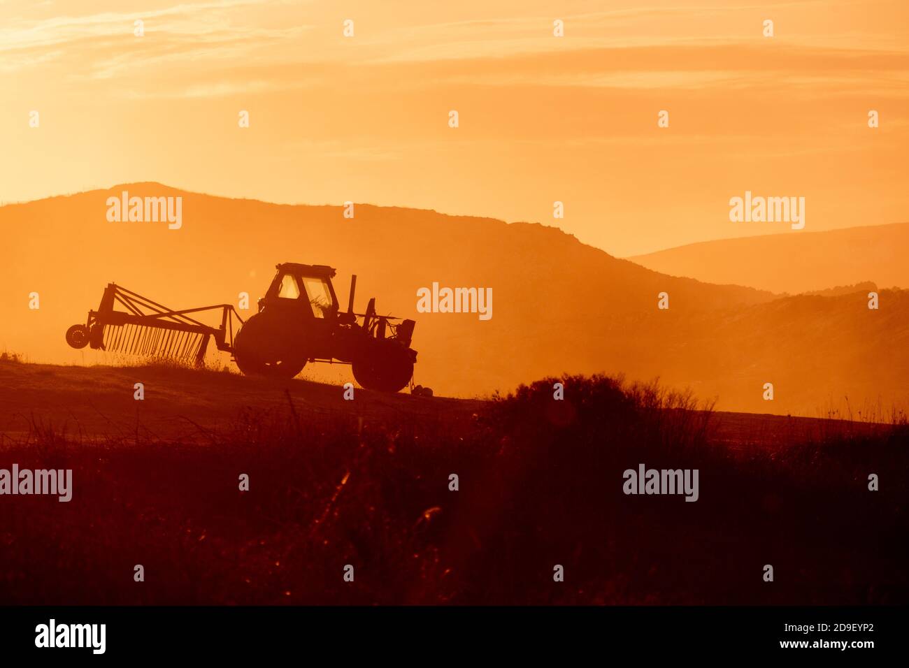 Tractor in sunset hi-res stock photography and images - Alamy