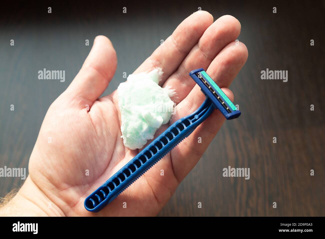 Razor and shaving gel on the palm of a person Stock Photo - Alamy
