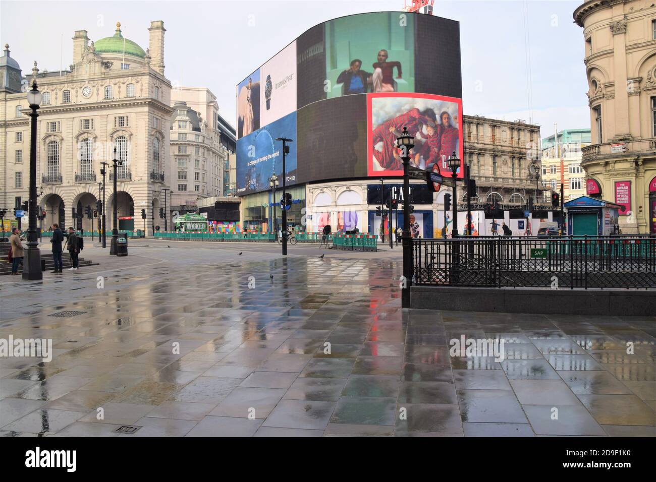 Court square fountain avenue hi-res stock photography and images - Alamy