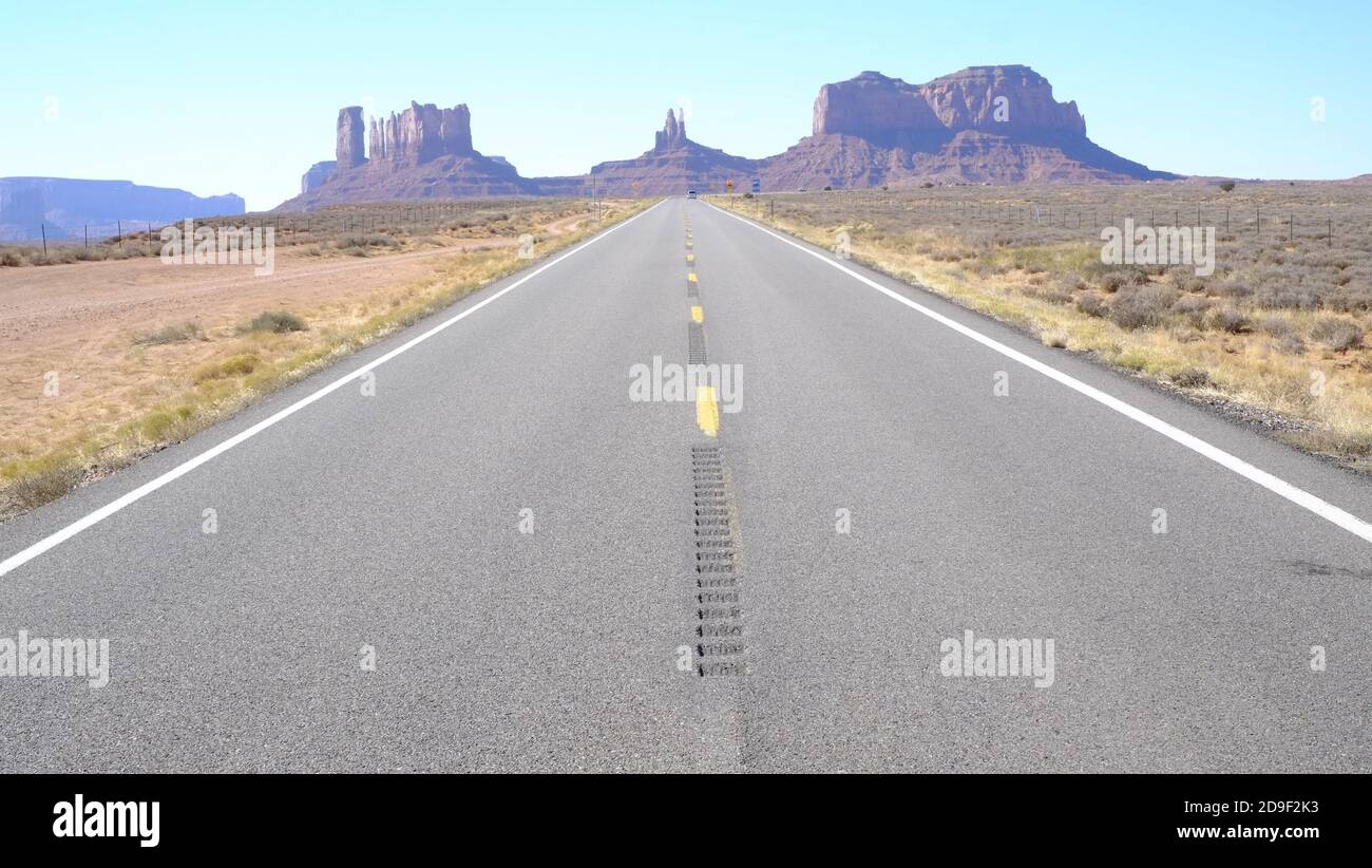 Broken yellow line hi-res stock photography and images - Alamy