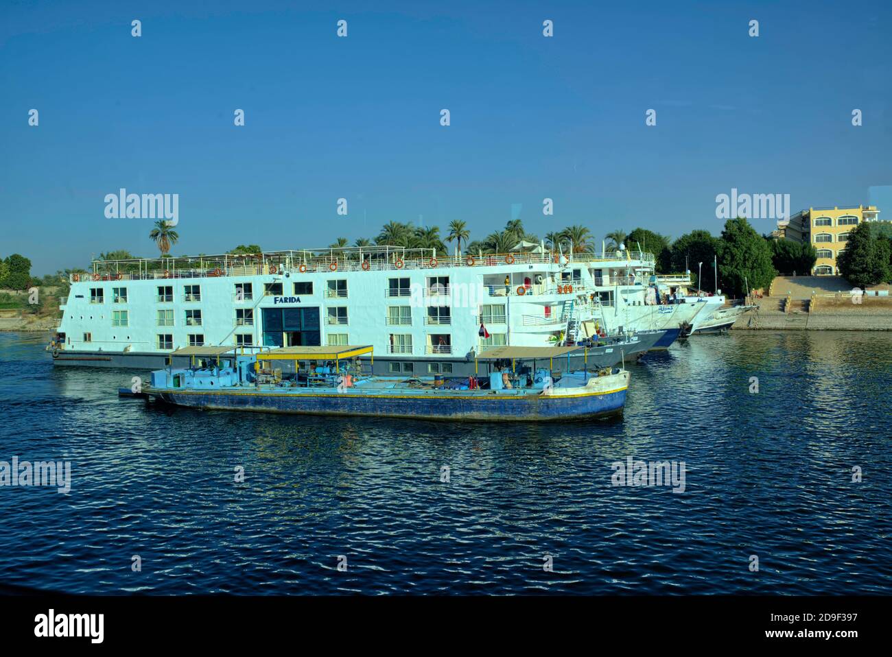 Queuing into the Ship locks in Esna, and old dam on the Nile River ...